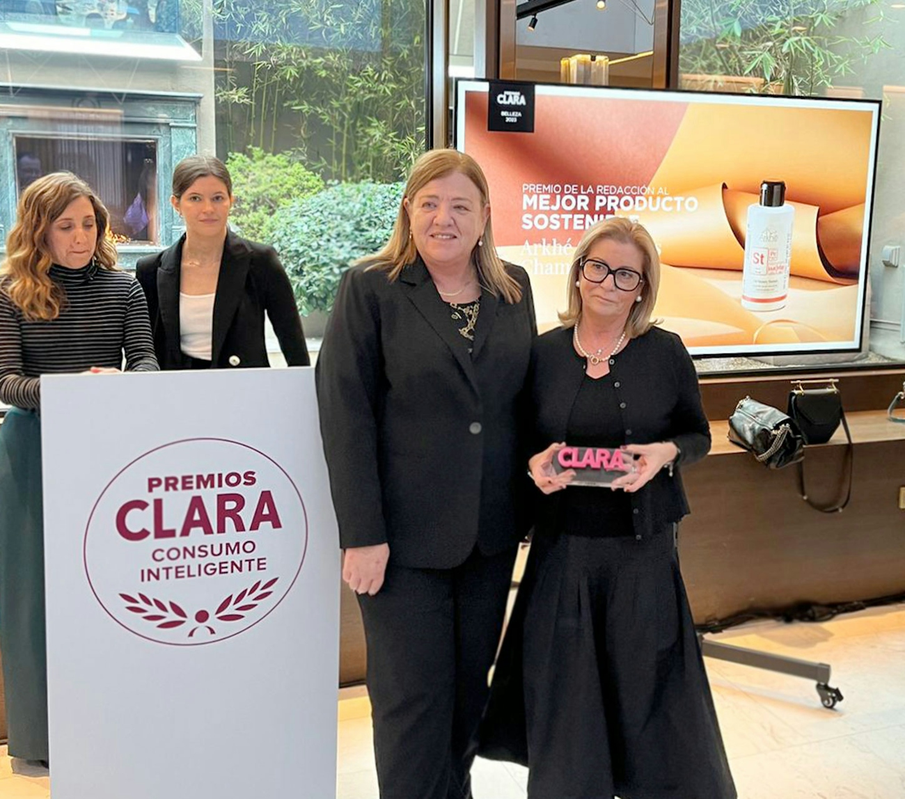 Traitement restructurant pour les cheveux, primé par le magazine Clara